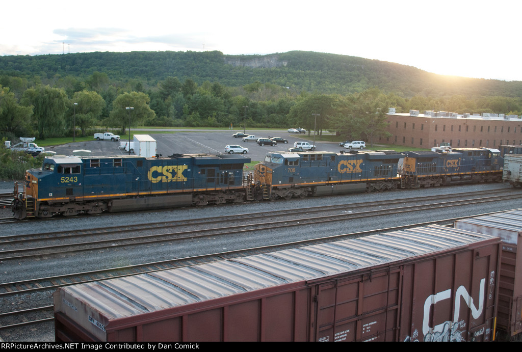 Q711 Arrives at Selkirk